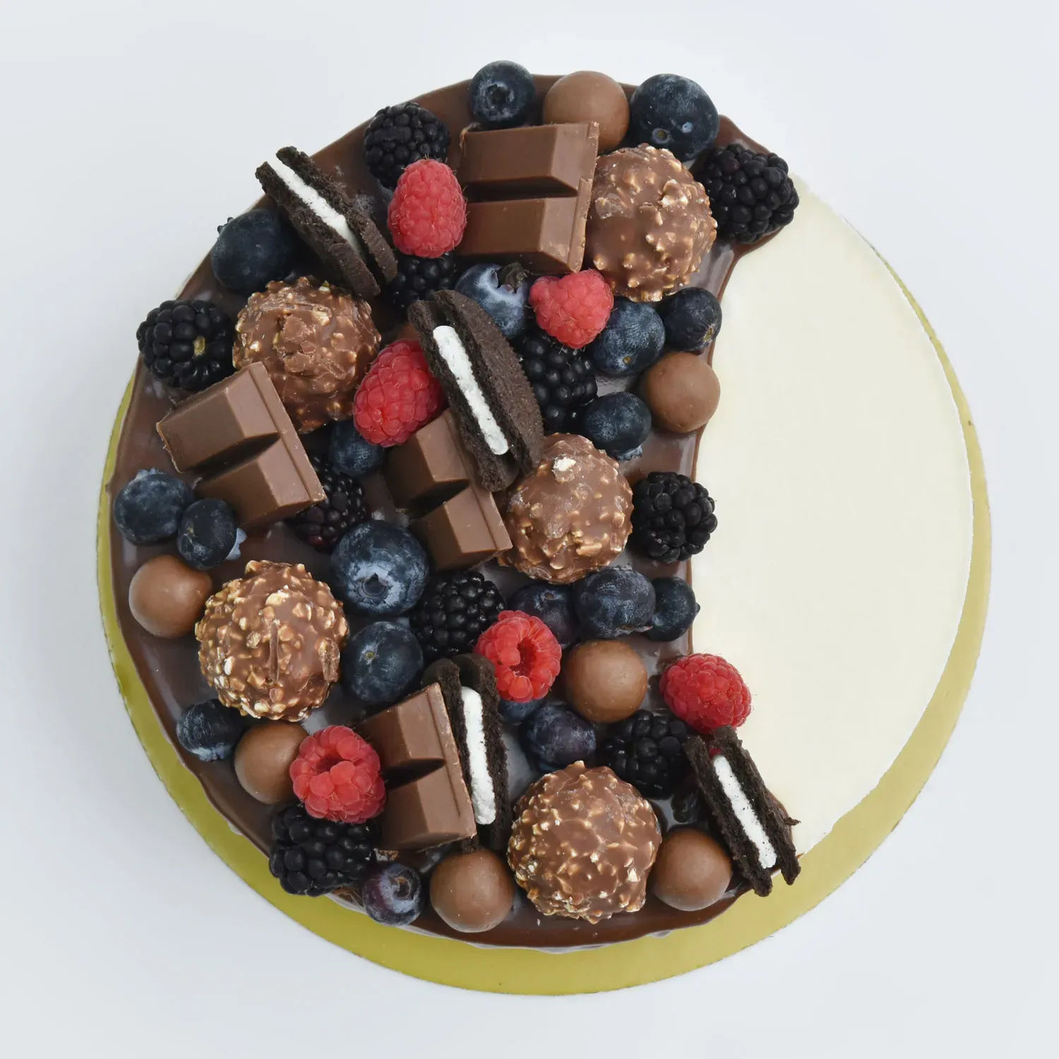 Order Chocolate Feast Cake 8 Portion Online | Same-Day Delivery UAE ...