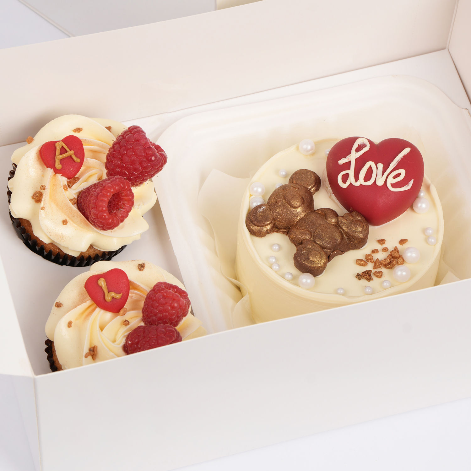 Order Sweet Heart Delight Cake Online | Same-Day Delivery UAE - Fnp.ae