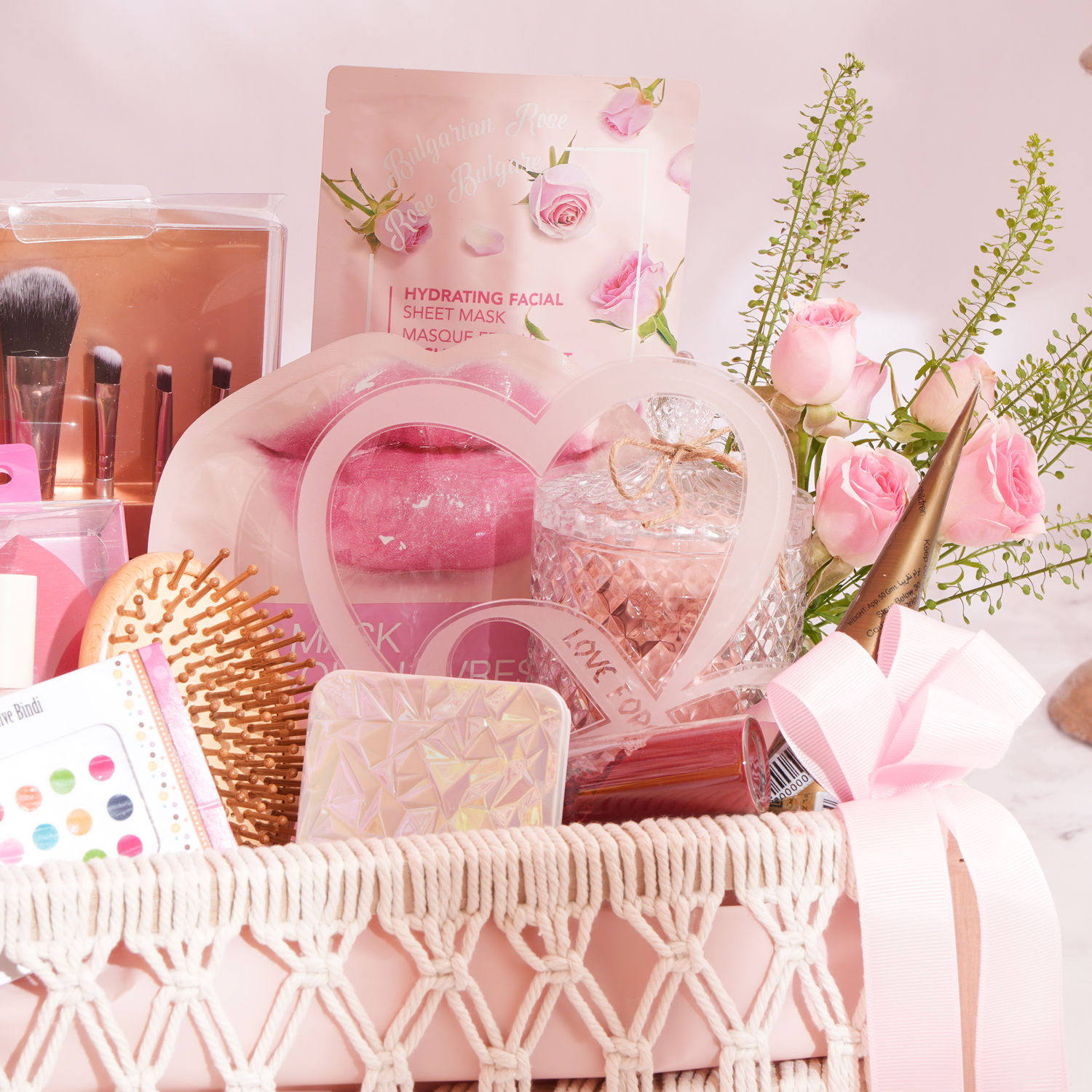 Online Personal Care Accessories Hamper For Her Gift Delivery in UAE - FNP