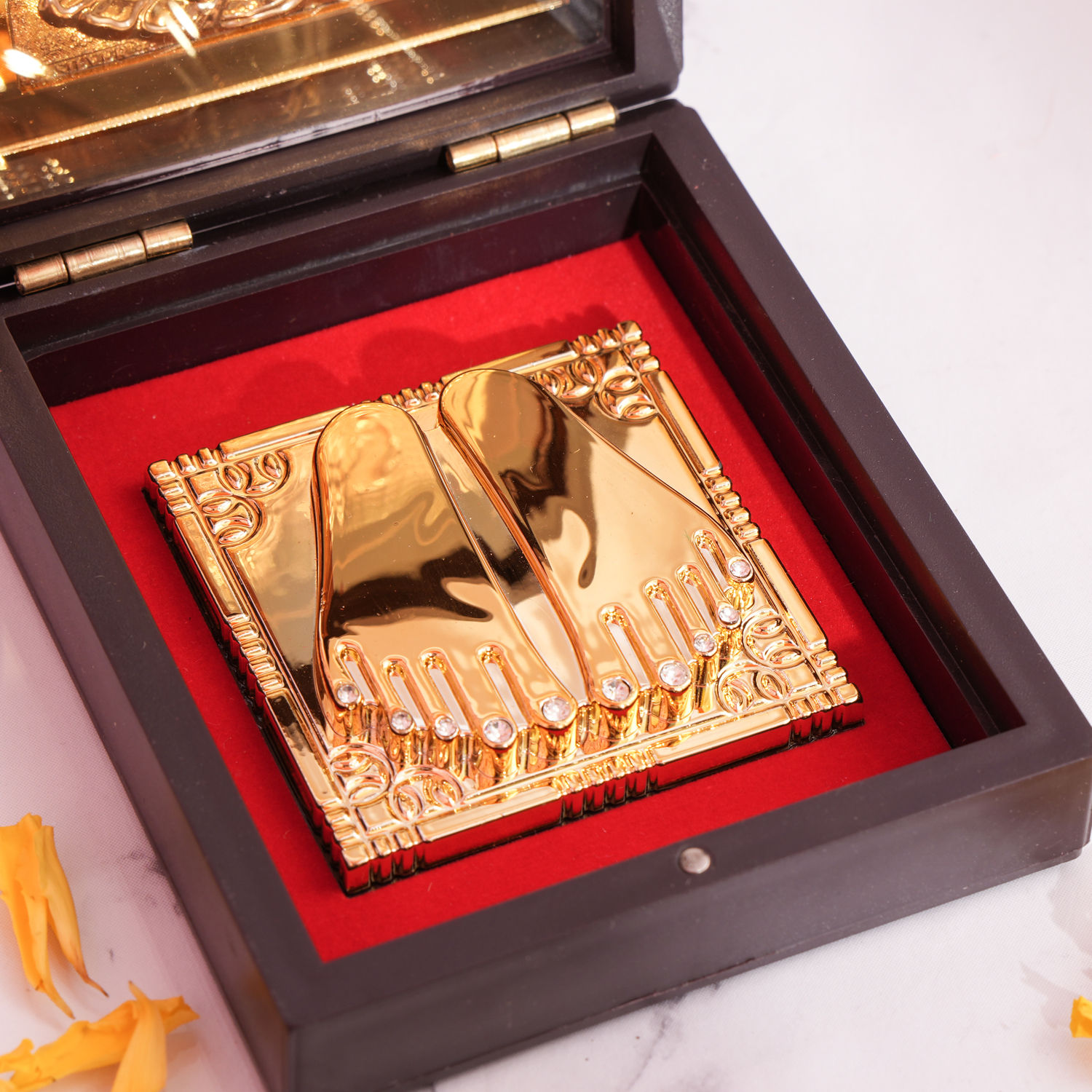 Order Laxmi Premium Gift Box Online | Same-Day Delivery UAE - Fnp.ae