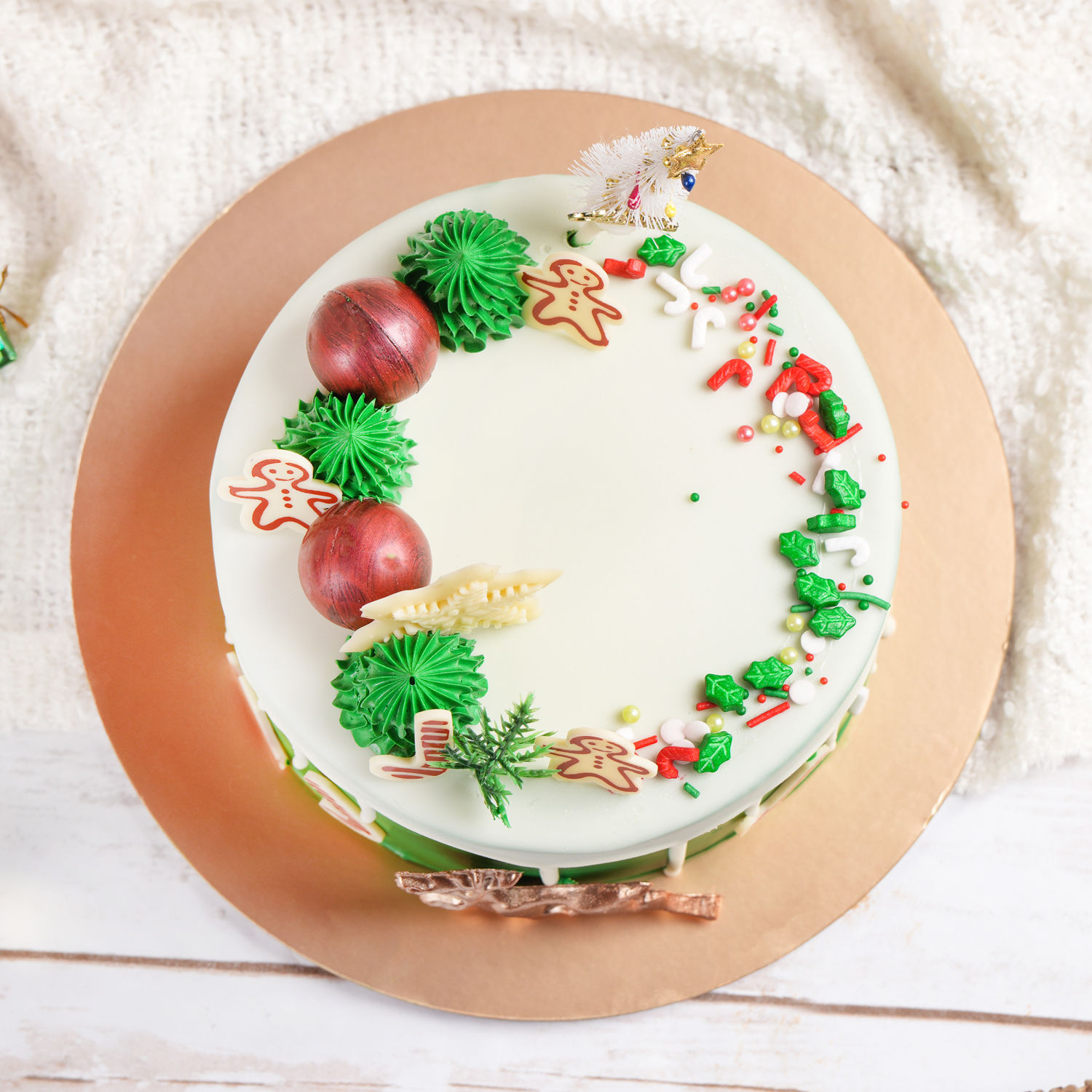 Online Merry Berry Christmas Cake Gift Delivery in UAE - FNP