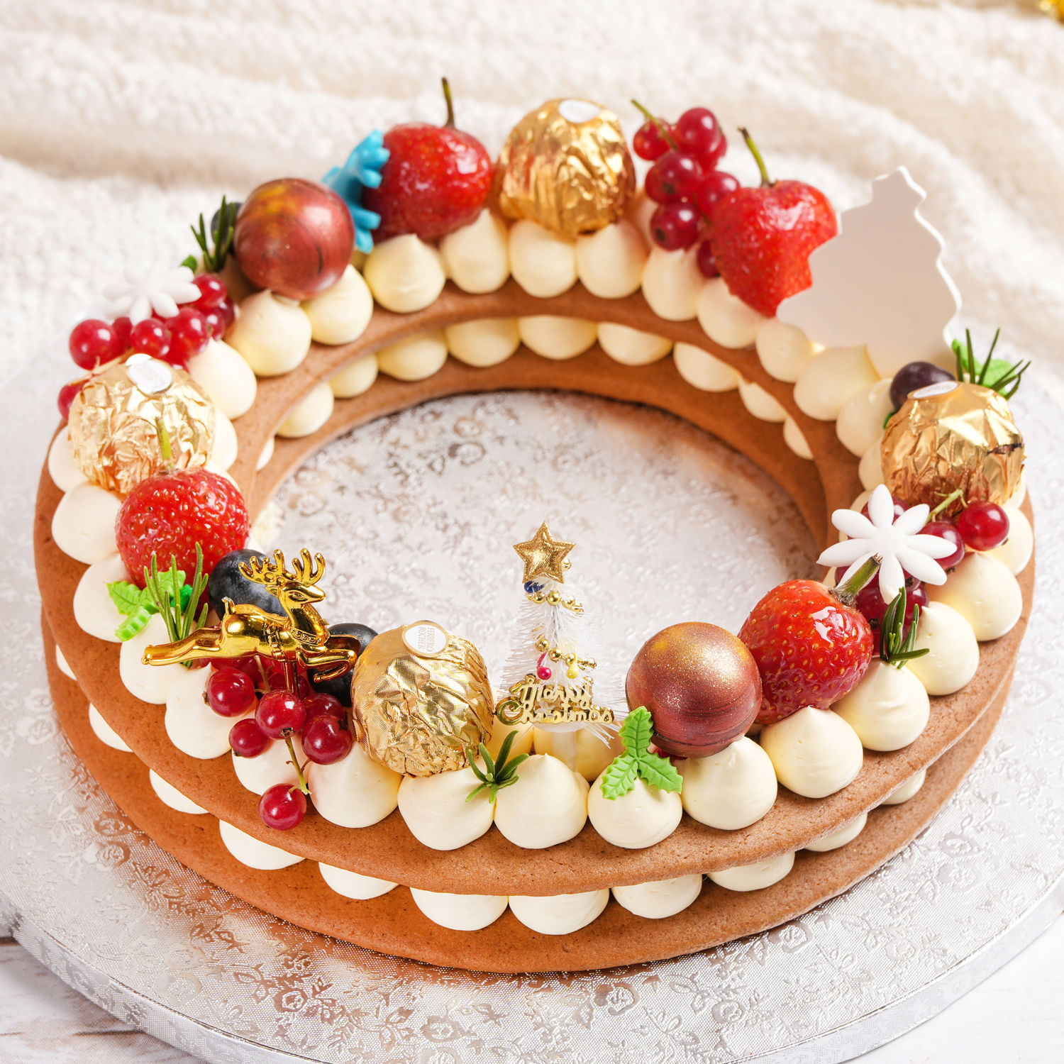 Online Christmas Star Wreath Cake Gift Delivery in UAE - FNP