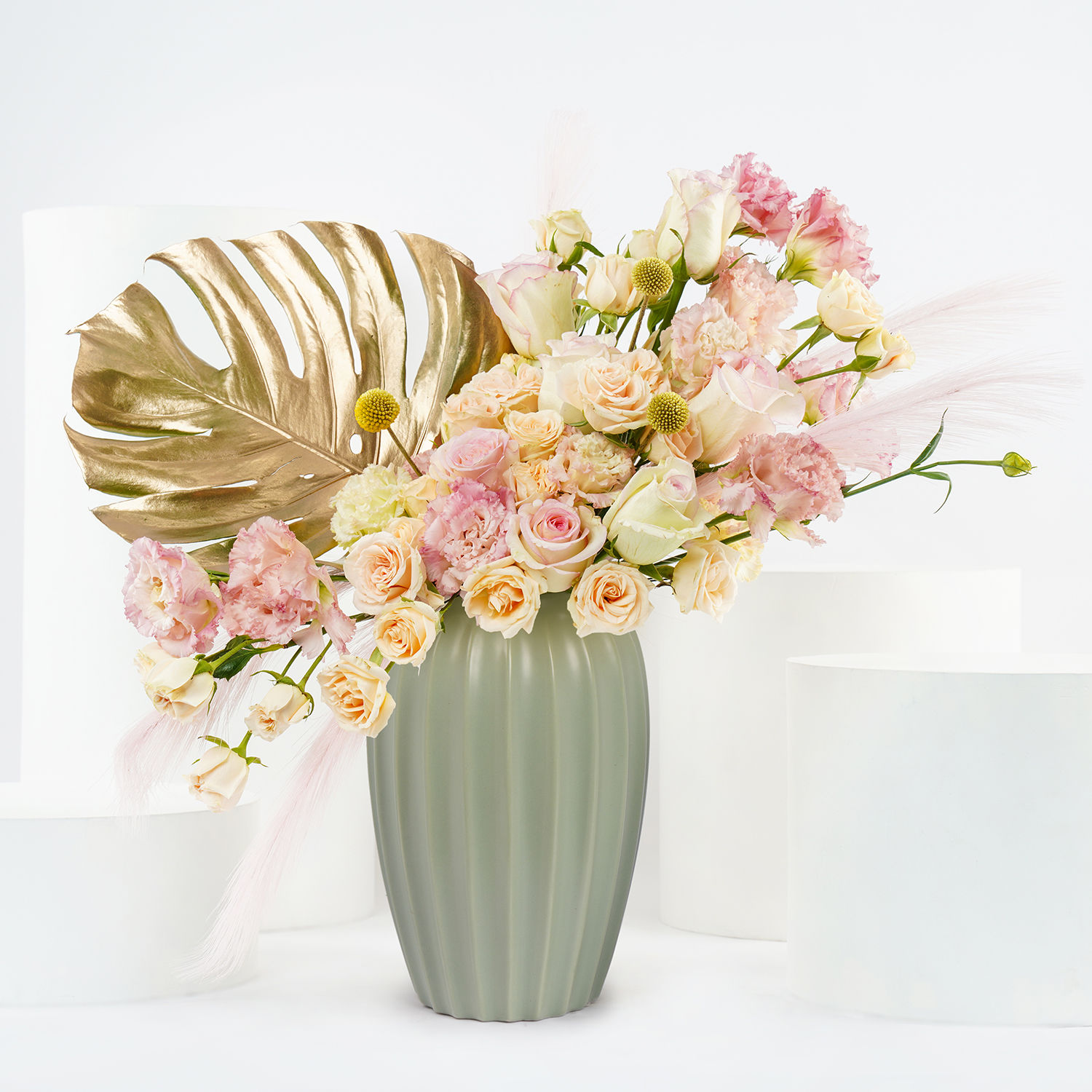 Order Vivid Flowers Beauty Arrangement Online | Same-Day Delivery UAE ...
