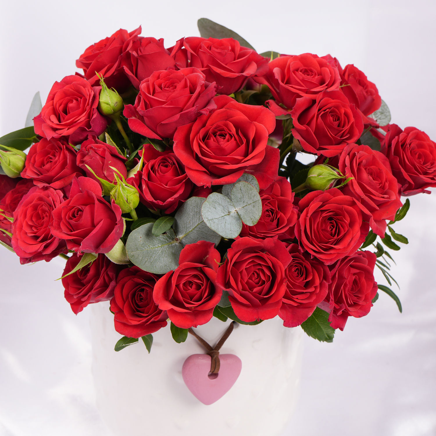 Order Spray Roses In Premium Vase Online | Same-Day Delivery UAE - Fnp.ae
