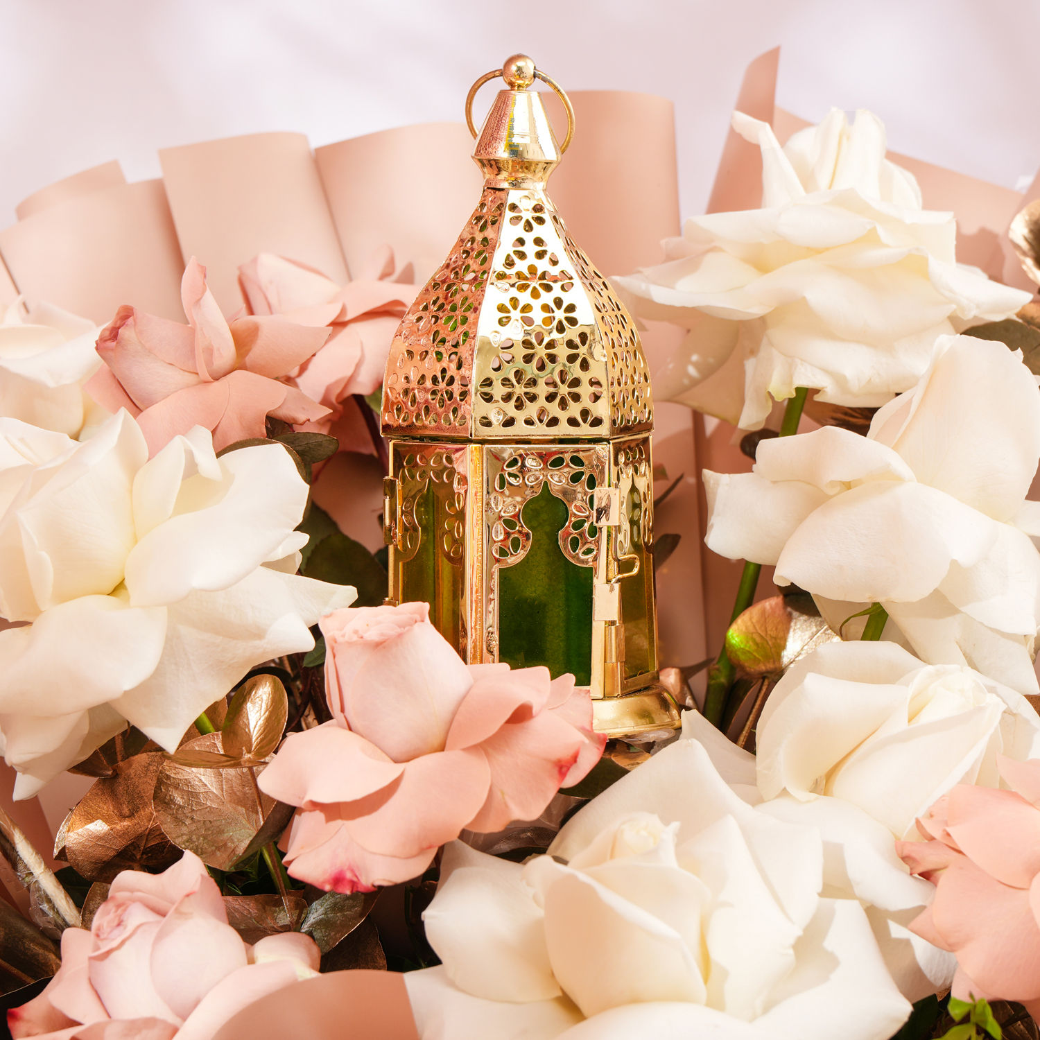 Order Divine Bloom Bouquet Online | Same-Day Delivery UAE - Fnp.ae