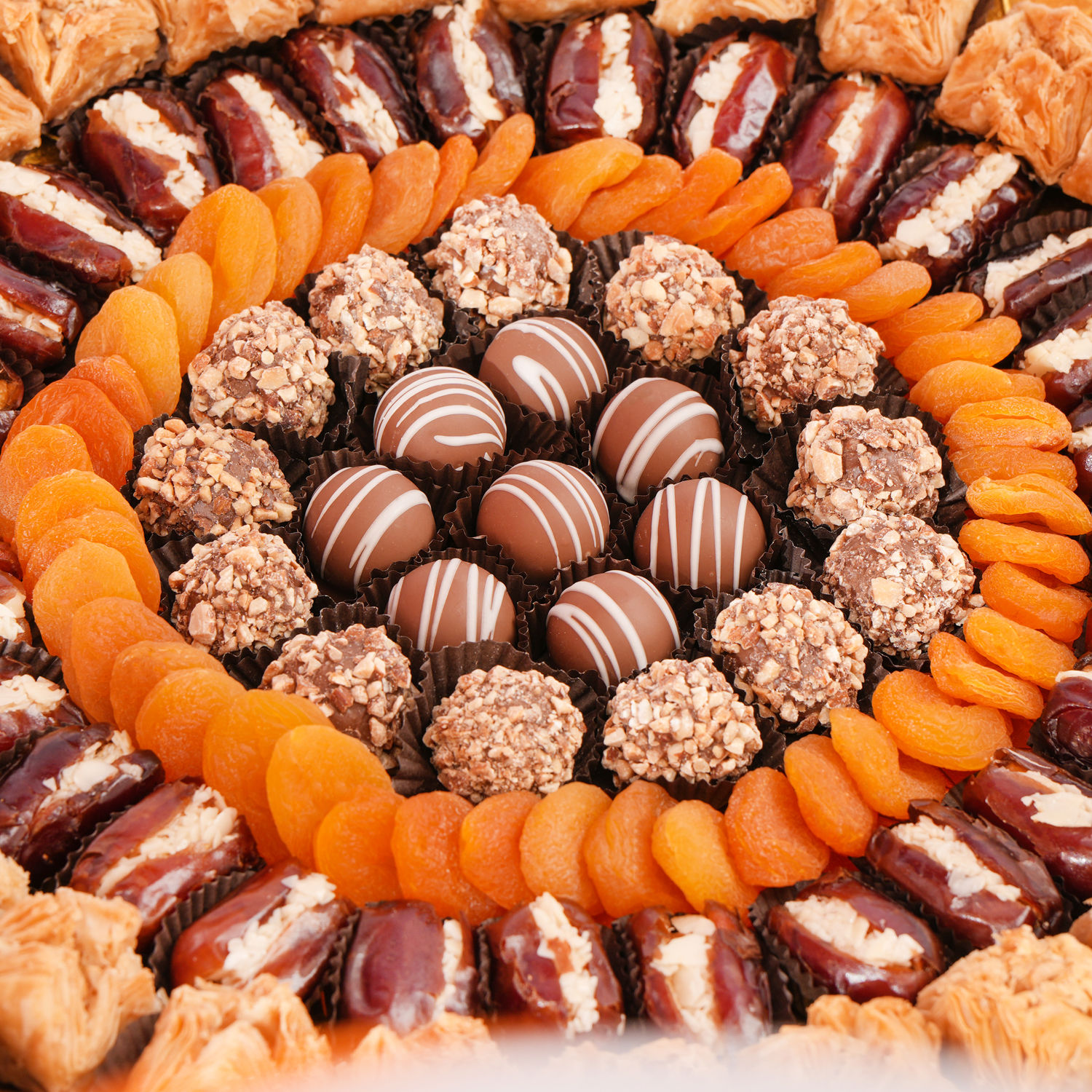 Order Royal Ramadan Dates and Sweets Platter Online | Same-Day Delivery ...