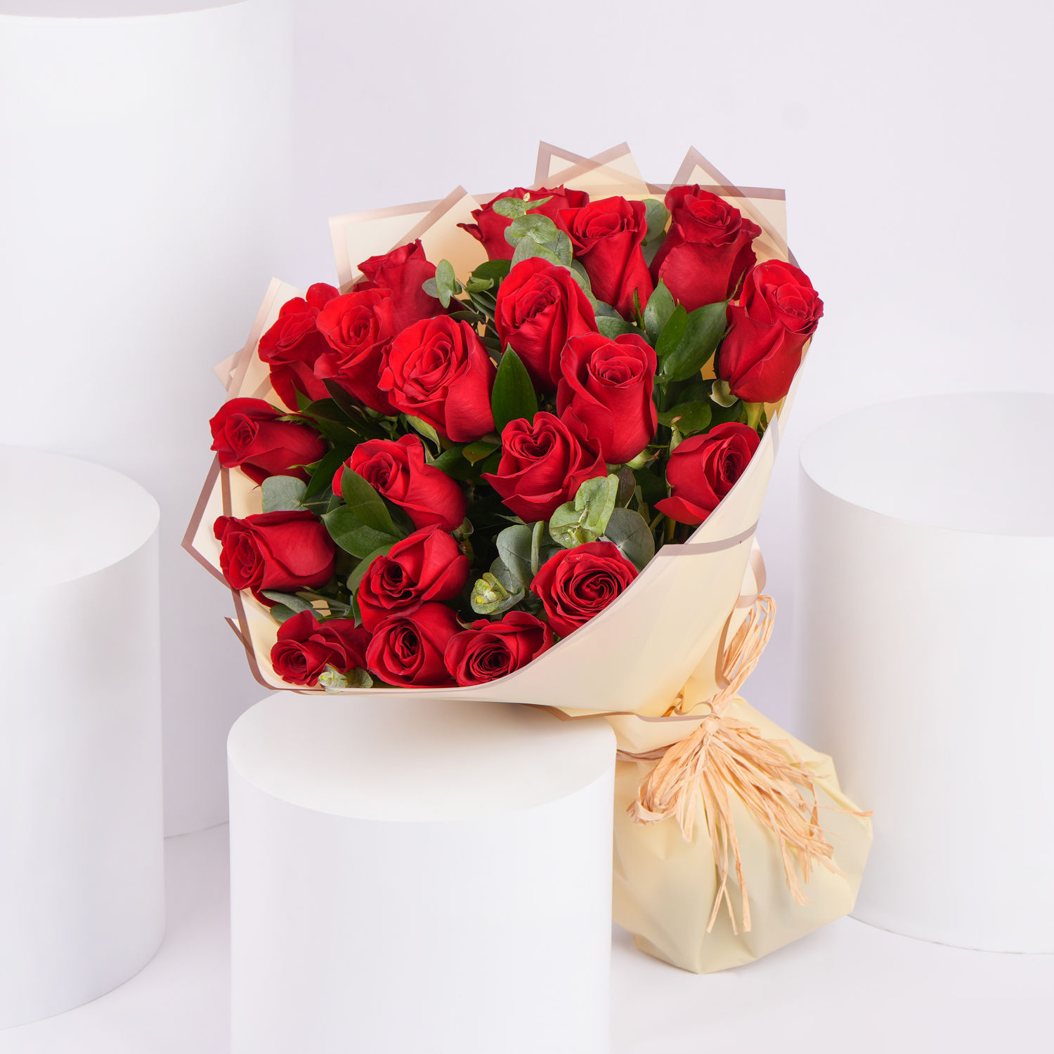 Order Romantic Bunch Of Roses Online | Same-Day Delivery UAE - Fnp.ae