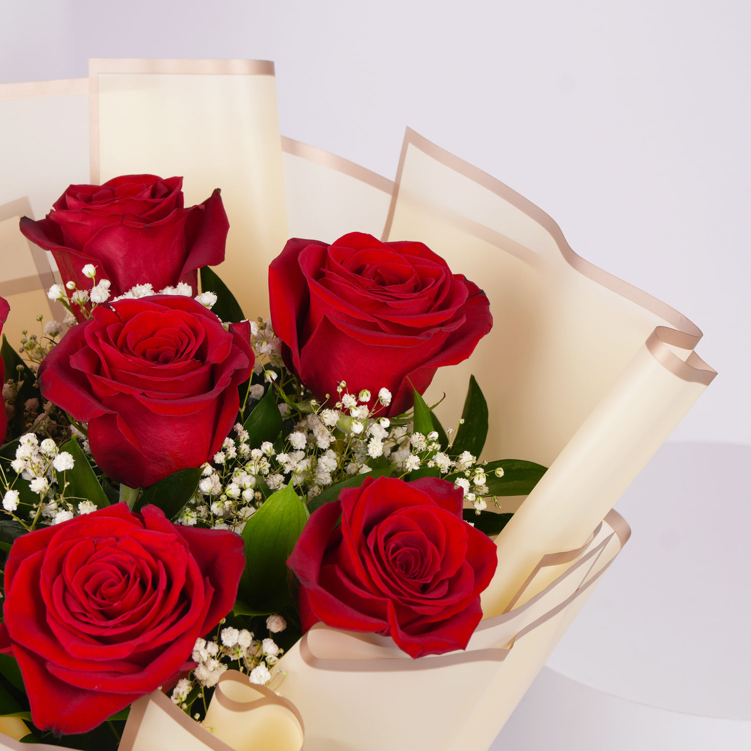 Order Bunch Of Ravishing Red Roses Online | Same-Day Delivery UAE - Fnp.ae